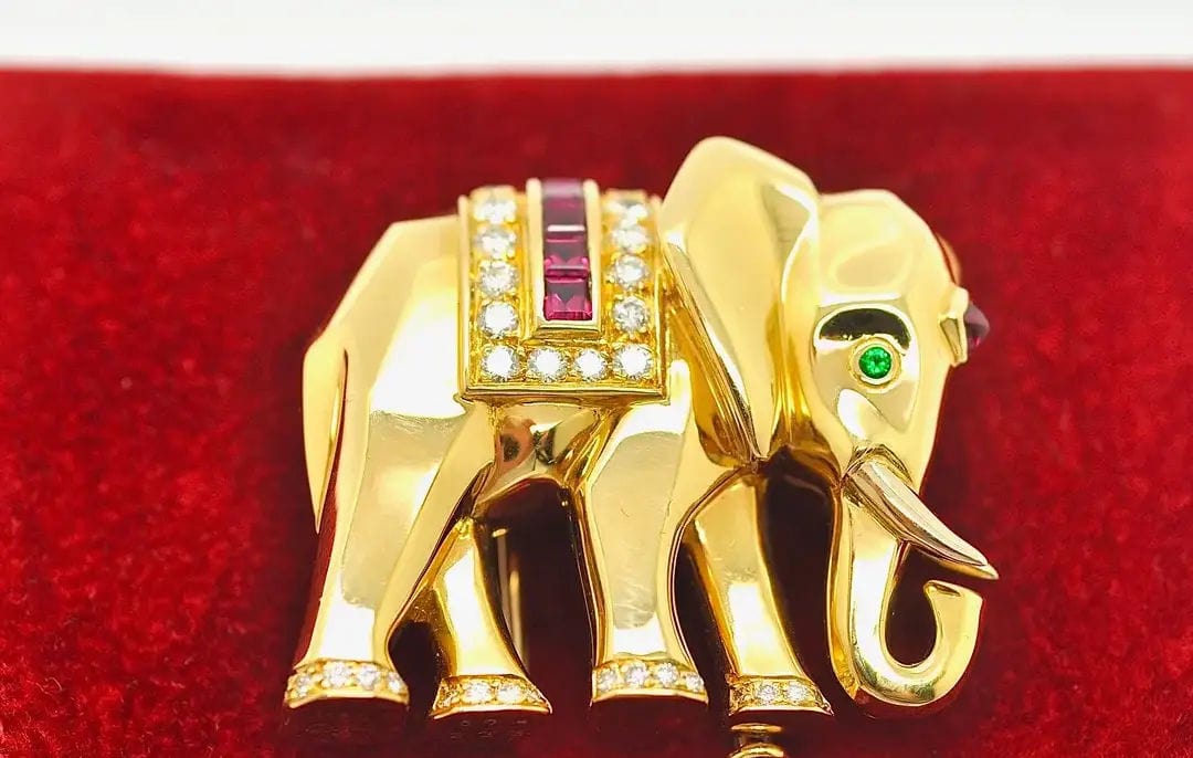 Broche Cartier en forme d'éléphant - 9437594026313 - 58 Facettes