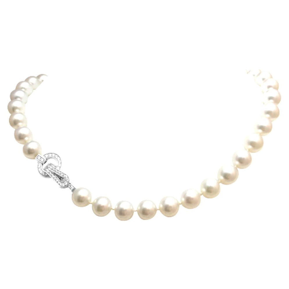 Collier de perles Cartier collection "Agrafe", fermoir en or blanc et ...