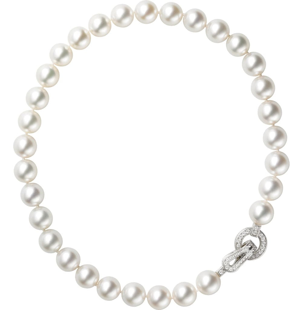 Collier de perles Cartier collection "Agrafe", fermoir en or blanc et ...